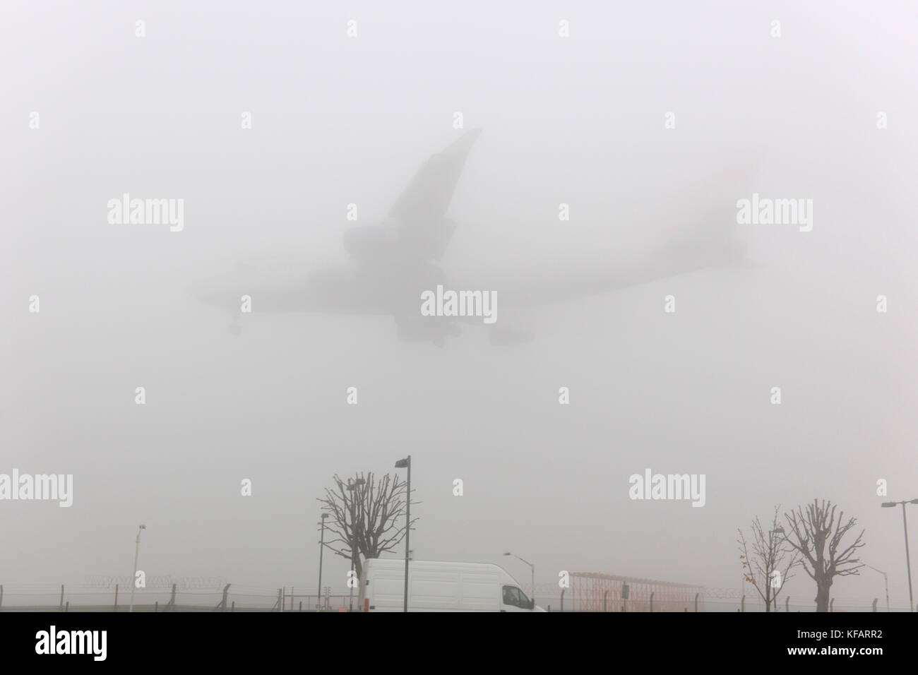 Landing airplane in fog hi-res stock photography and images - Alamy
