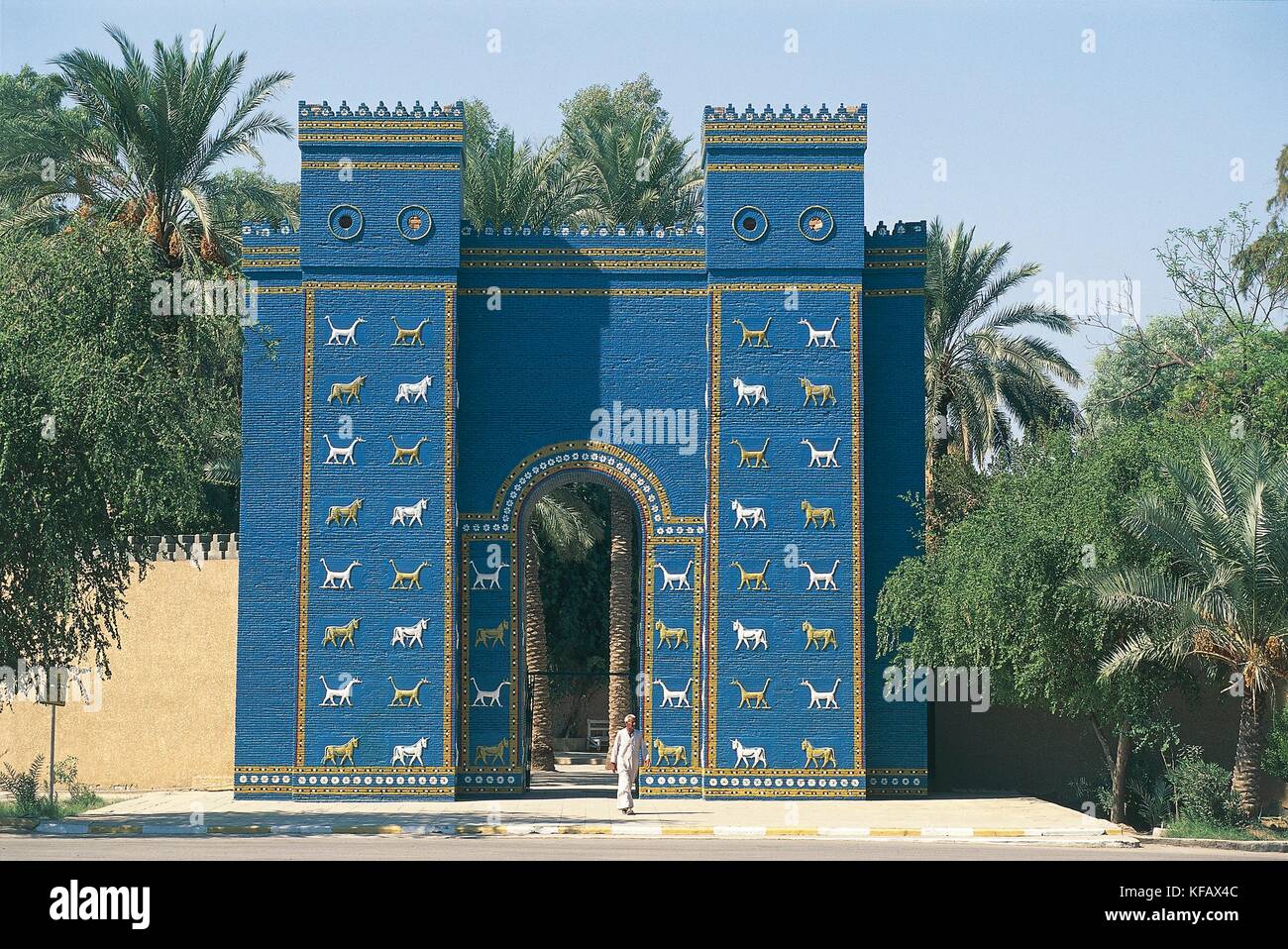Iraq, Babylon, reconstruction of the Ishtar Gate Stock Photo - Alamy