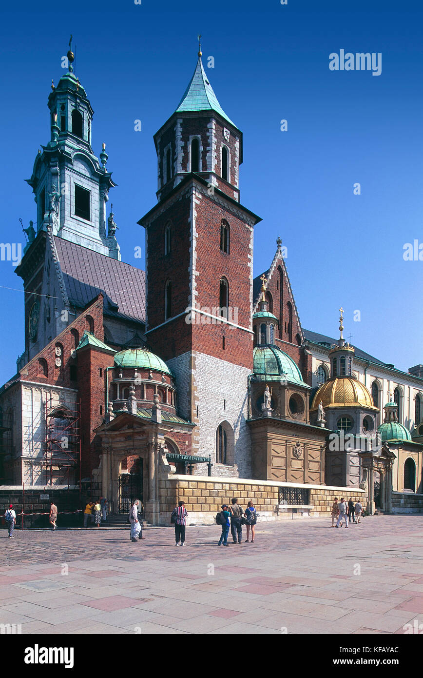 Krakow poland castle cathedral hi-res stock photography and images - Alamy