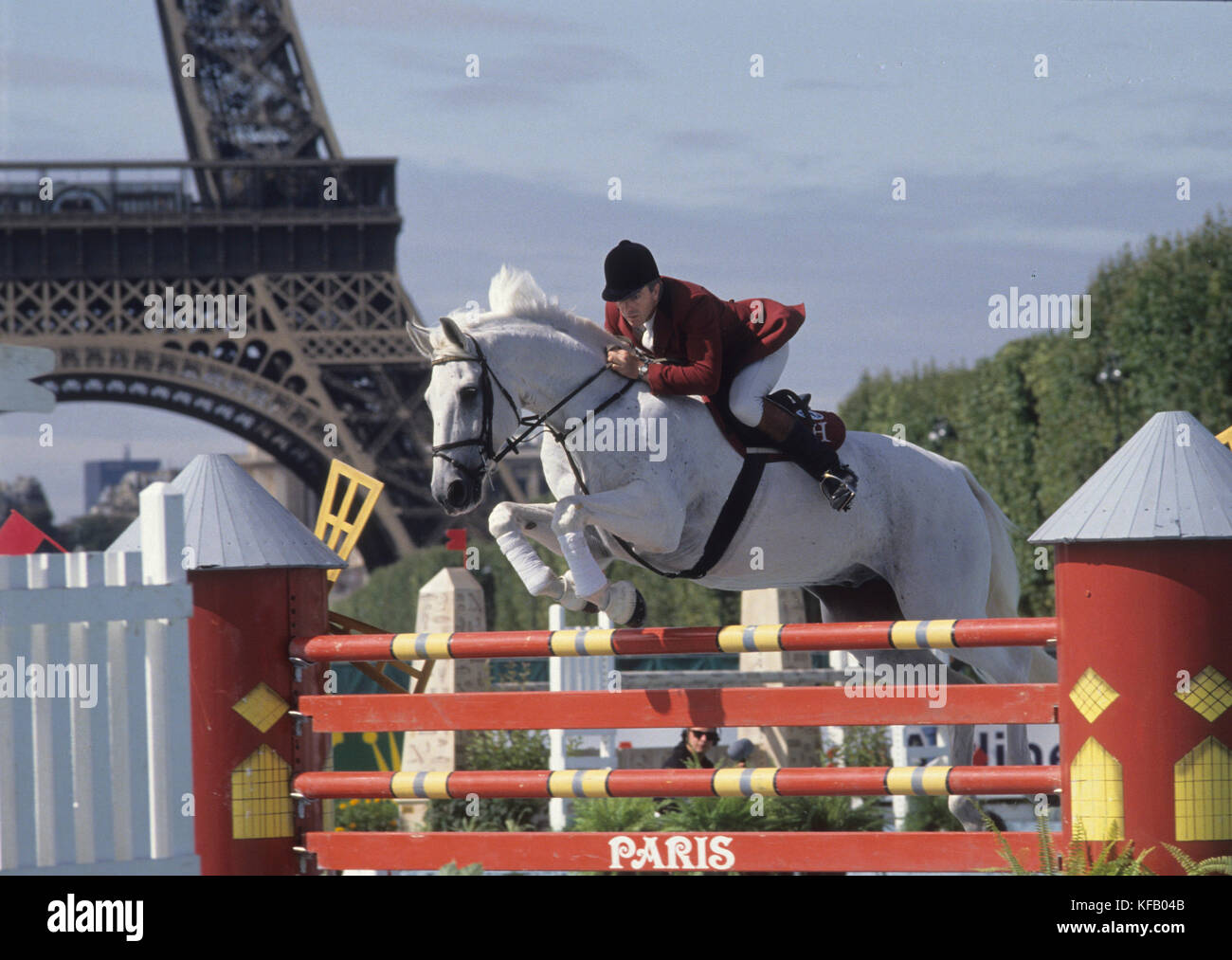 Eiffel tower jump sport hi-res stock photography and images - Alamy
