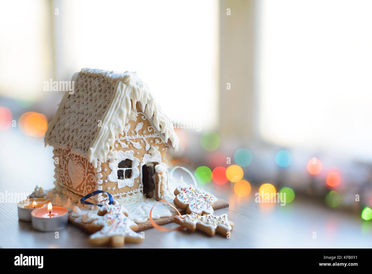 Gingerbread house hi-res stock photography and images - Alamy