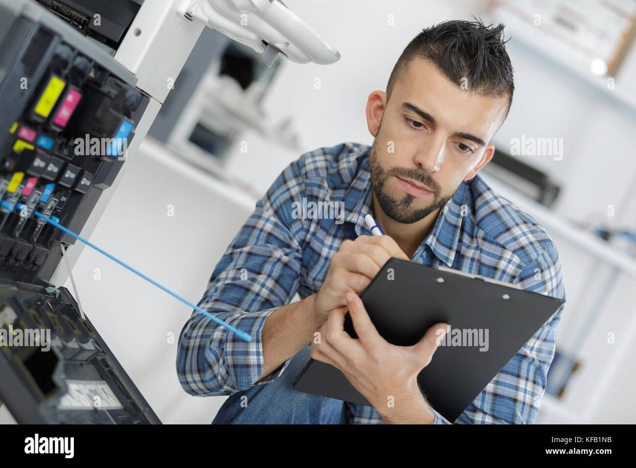 Technical support contract hi-res stock photography and images - Alamy