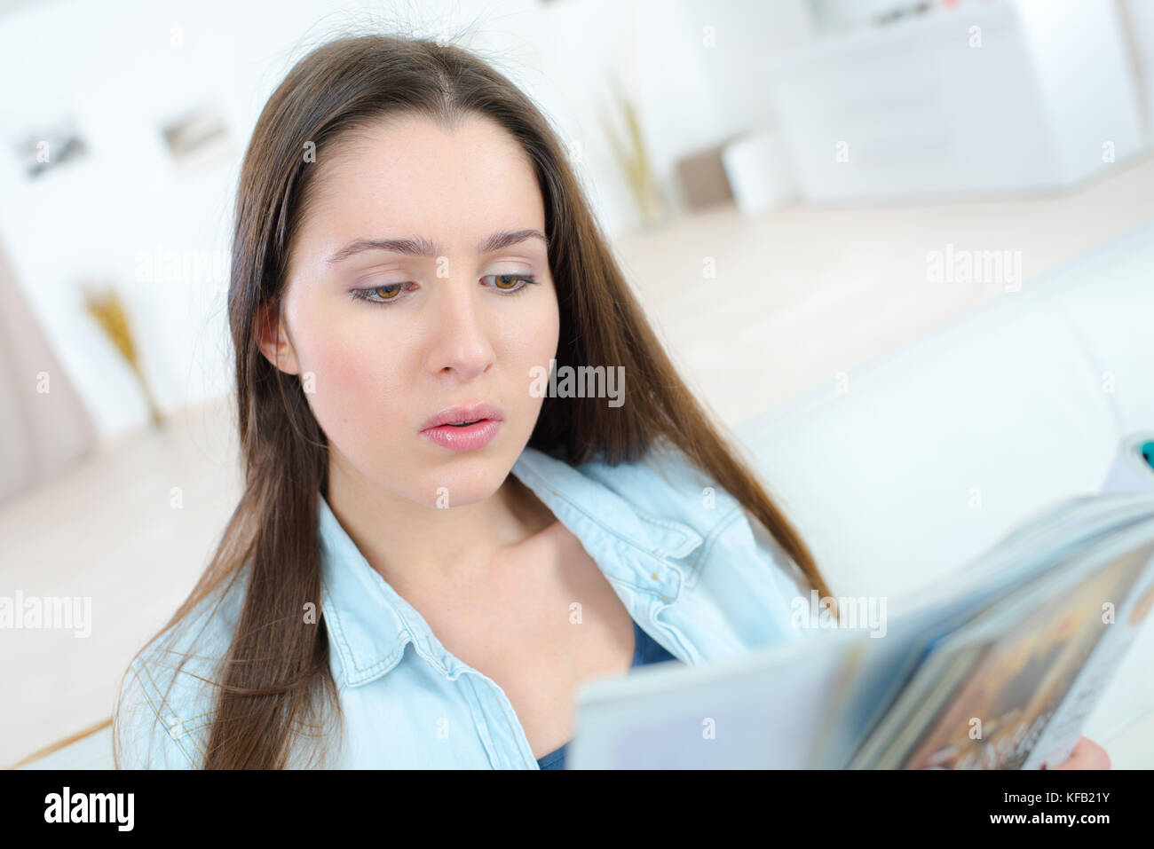 young woman reading at home Stock Photo - Alamy