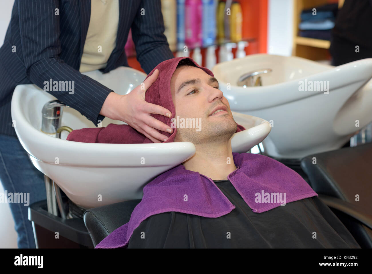 Hairdresser using towel to dry man's hair Stock Photo - Alamy