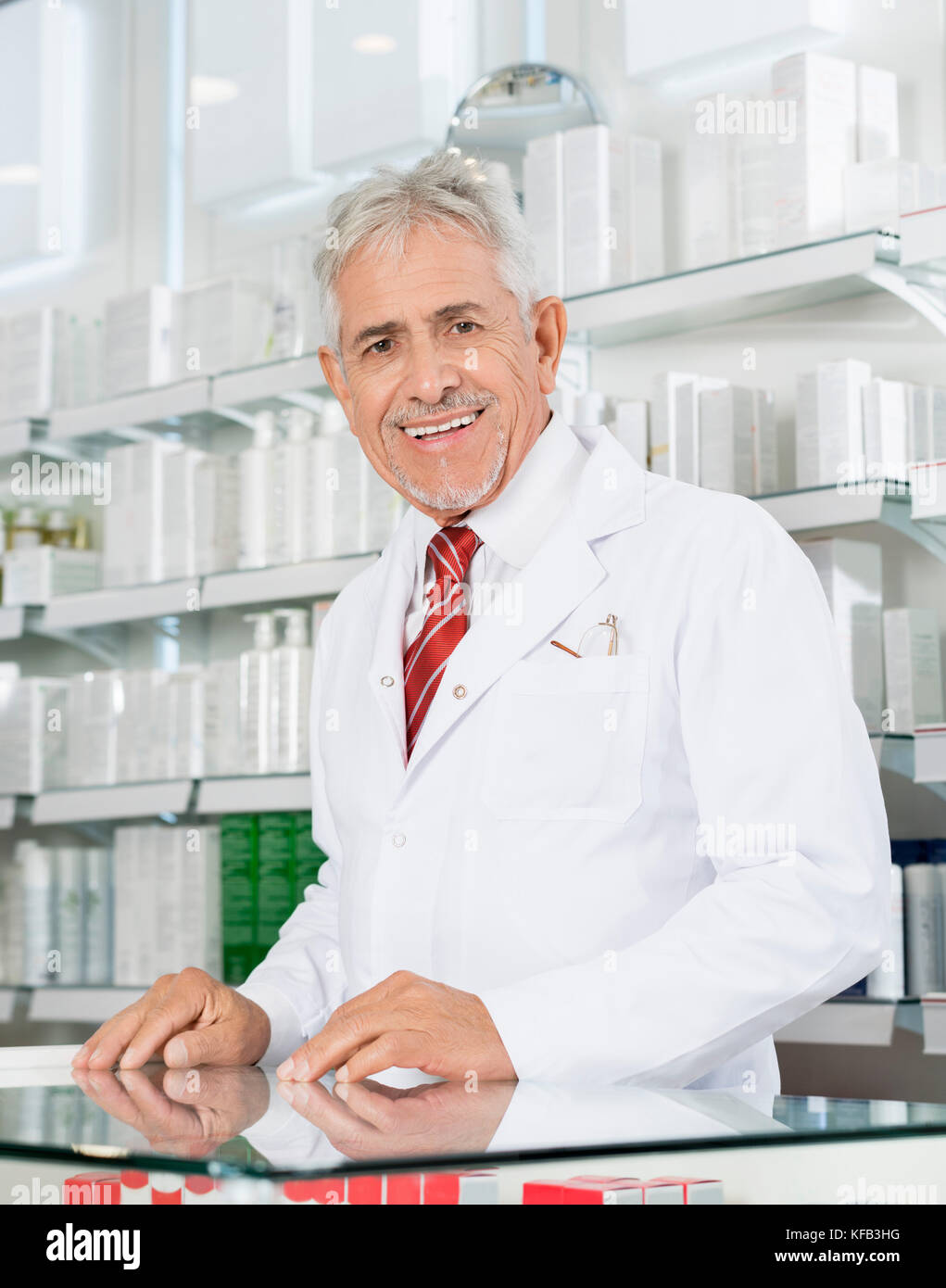 Man pharmacy counter hi-res stock photography and images - Alamy