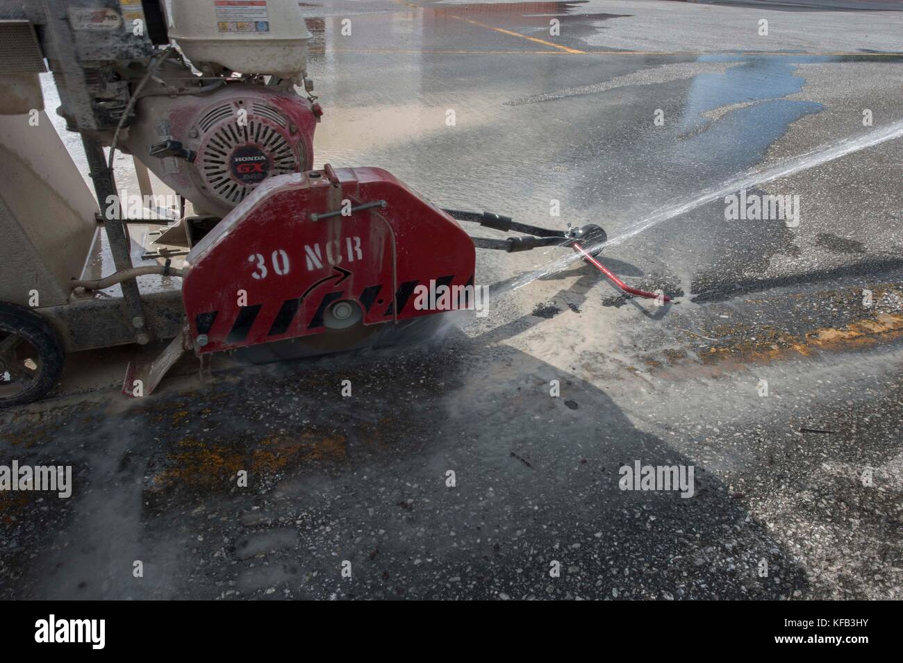 Saw for asphalt hi-res stock photography and images - Alamy