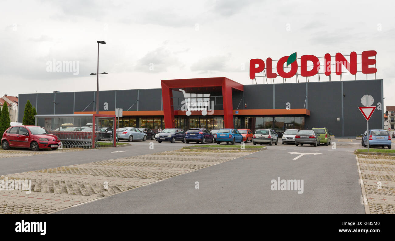 DUGO SELO, CROATIA - SEPTEMBER 10, 2017: Cars parked in front of ...
