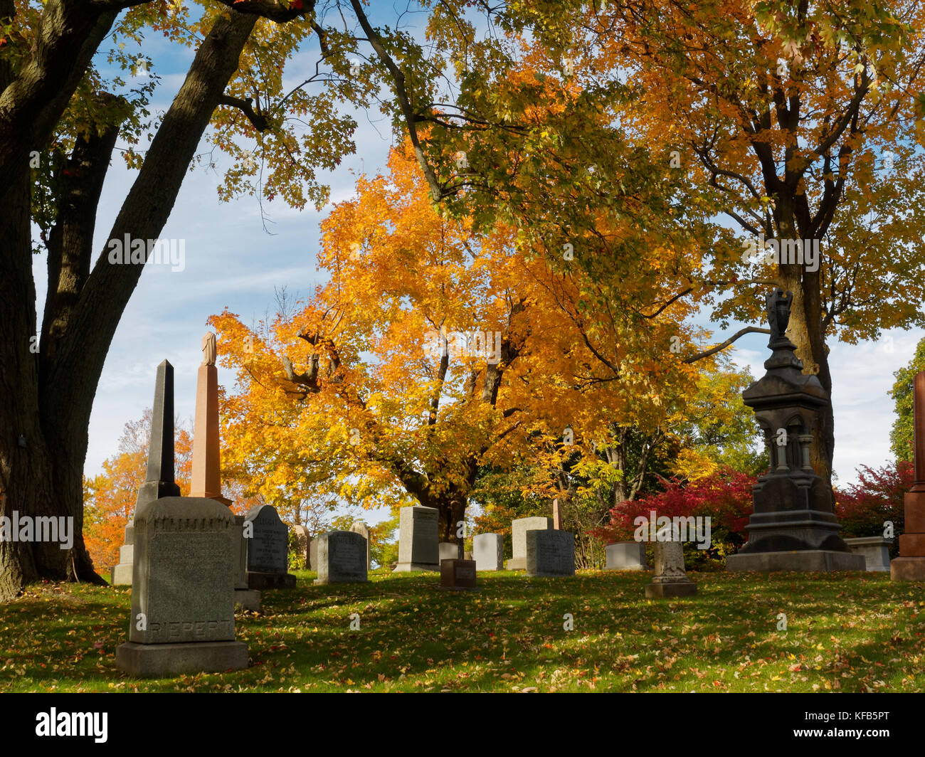 Graveyard fall hi-res stock photography and images - Alamy