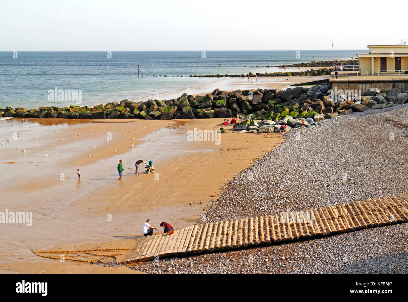 Groynes on the beach sheringham hi-res stock photography and images - Alamy