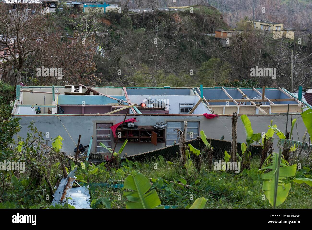 U.S. National Guard soldiers and Foundation for Puerto Rico volunteers ...