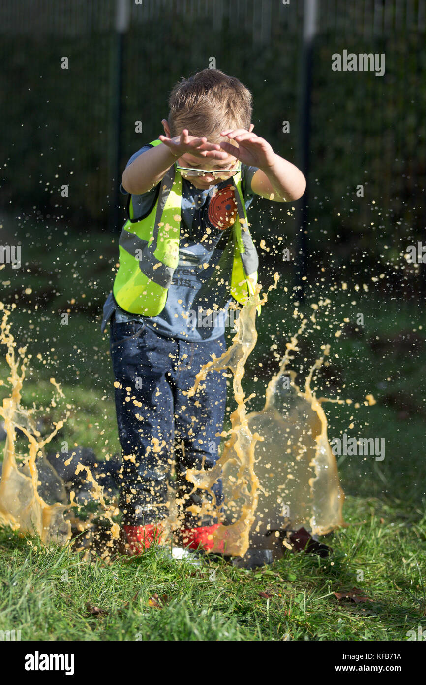 The World Puddle Jumping Championships at Wicksteed Park in ...