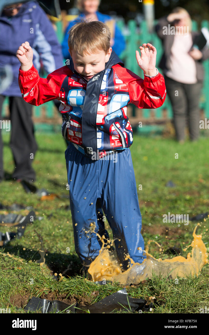The World Puddle Jumping Championships at Wicksteed Park in ...