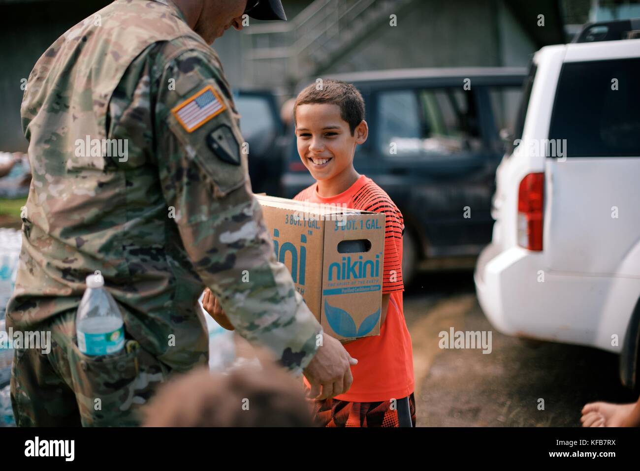 U.S. soldiers deliver emergency supplies to Puerto Rican residents ...