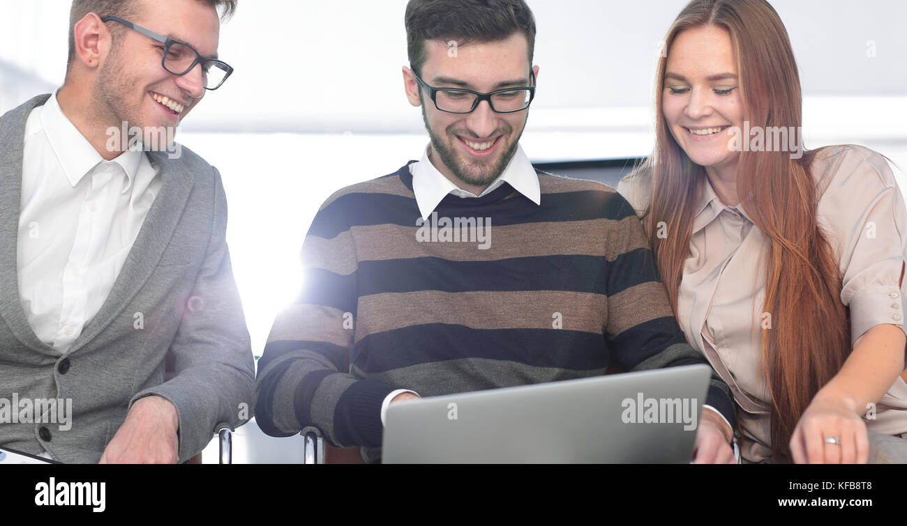 employees working on laptop Stock Photo - Alamy