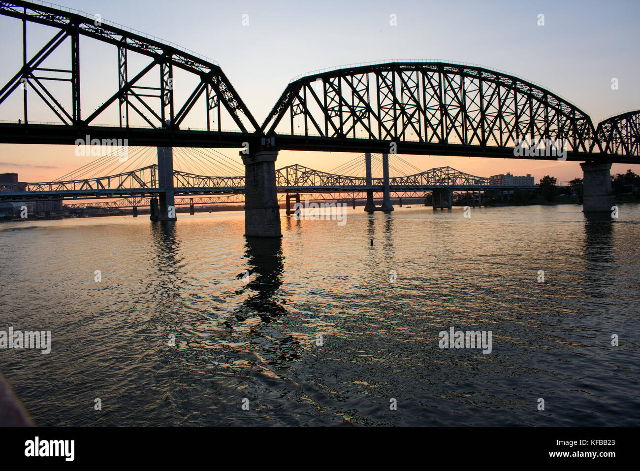 Bridges crossing the Ohio River in Louisville, Kentucky at sunset Stock ...