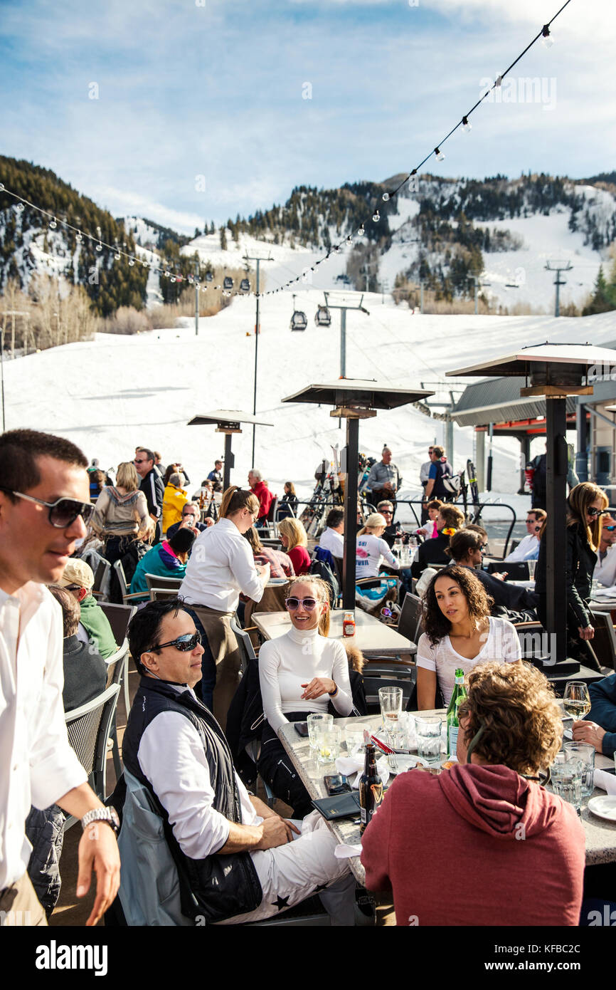 USA, Colorado, Aspen, apres ski at the Ajax Tavern at the base of Aspen ...