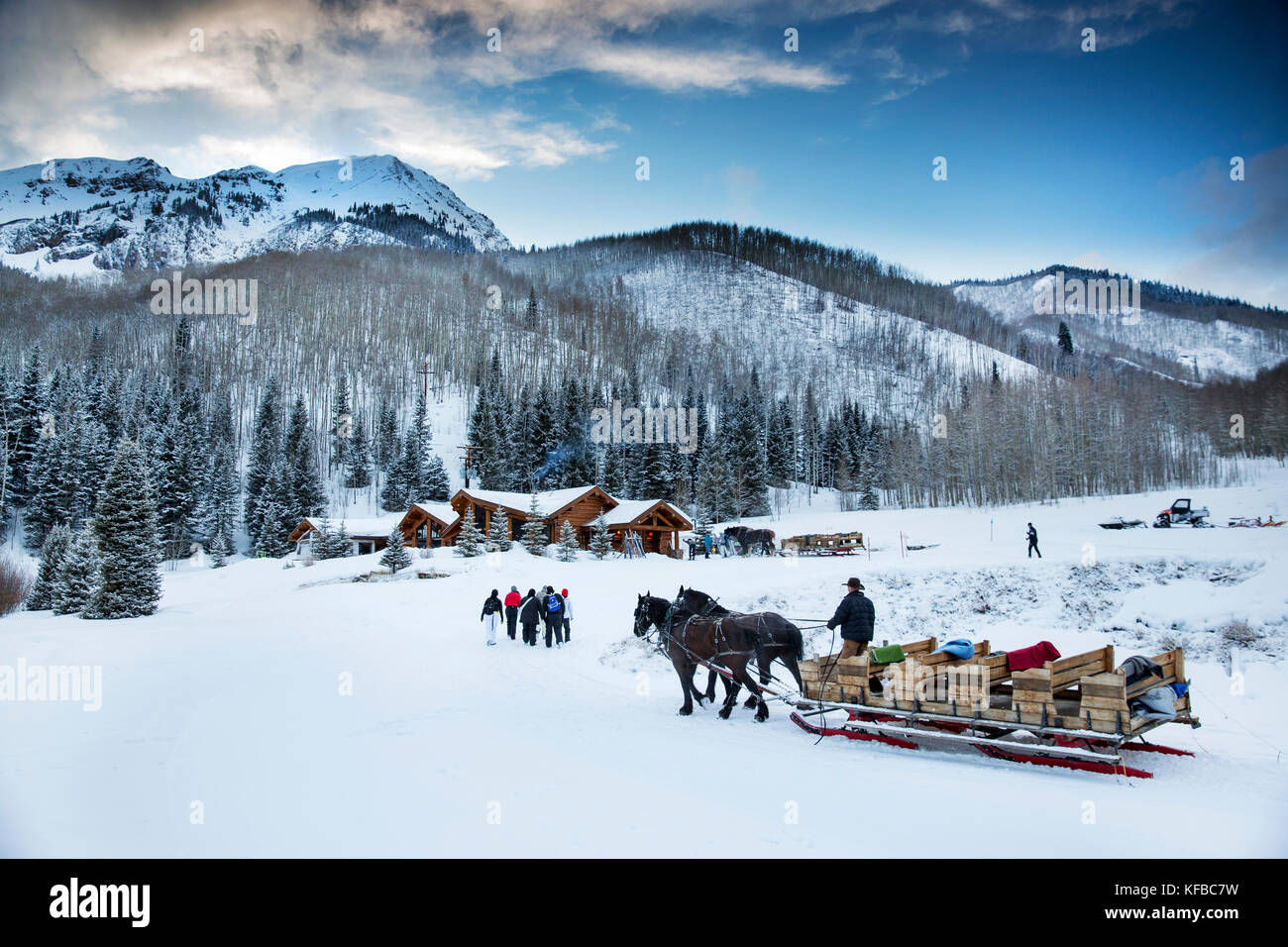 USA, Colorado, Aspen, following a sleigh ride dinner guests are dropped ...