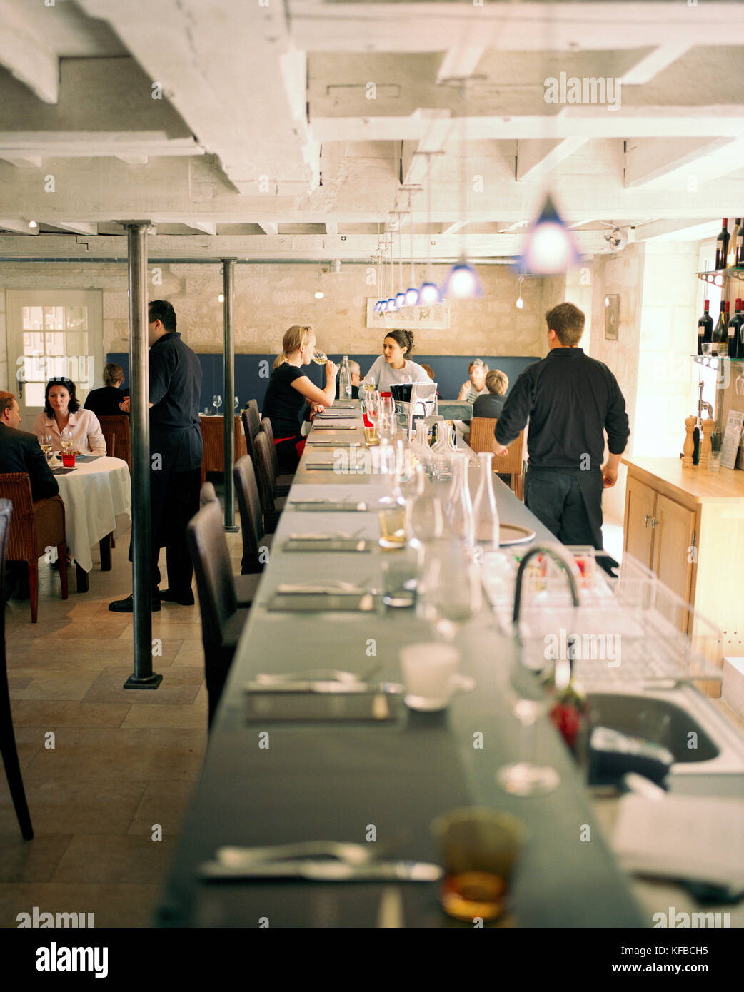 Group people standing at bar hi-res stock photography and images - Alamy