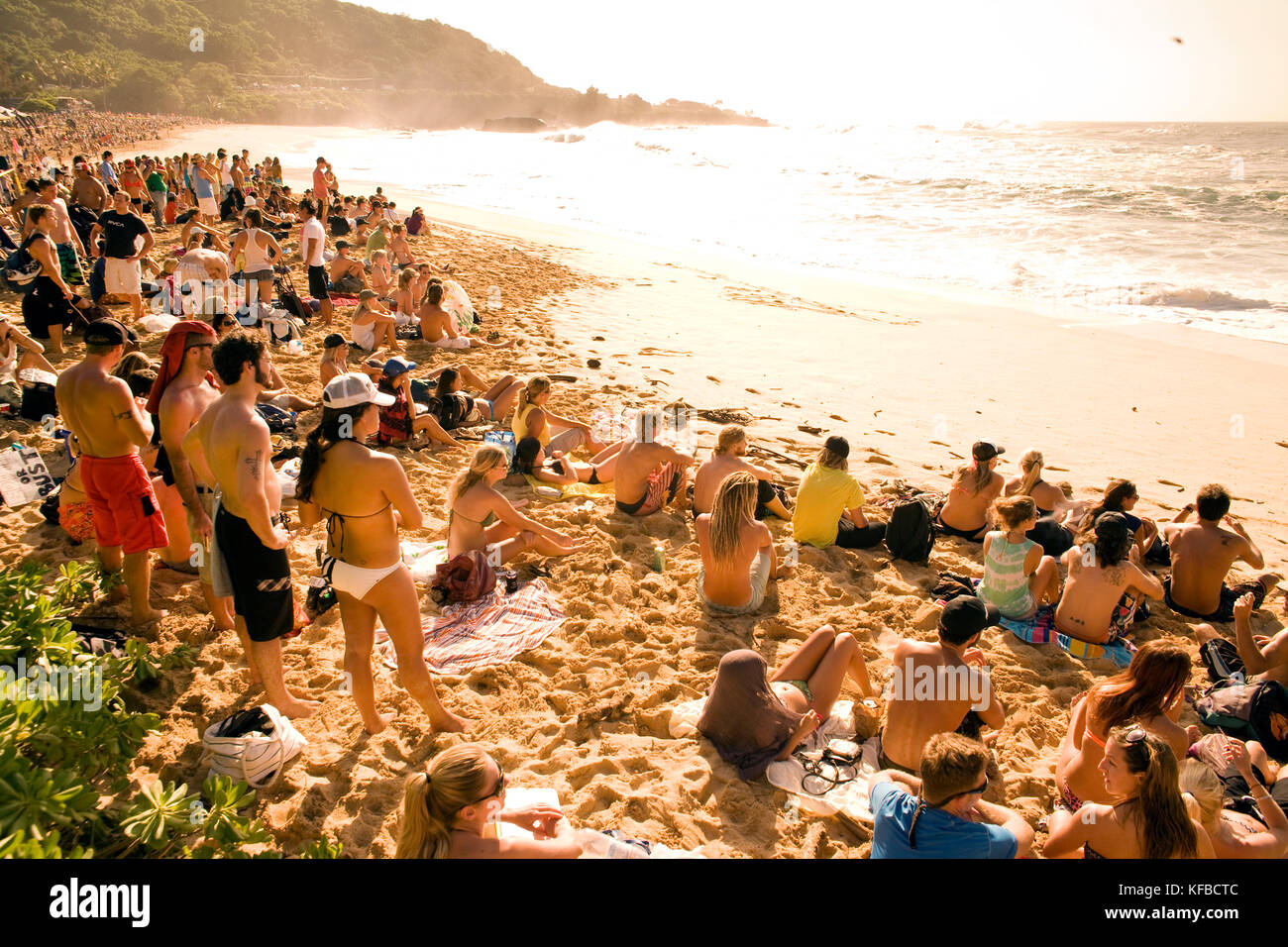 USA, Hawaii, large crowd of people watch the Eddie Aikau surfing ...