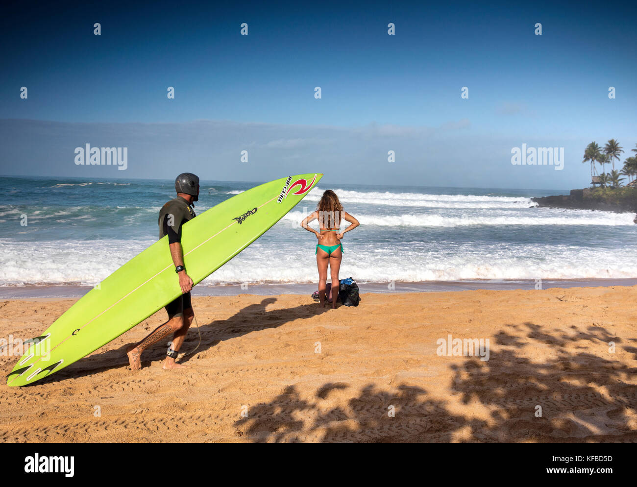 HAWAII, Oahu, North Shore, surfers at Waimea Bay Stock Photo - Alamy