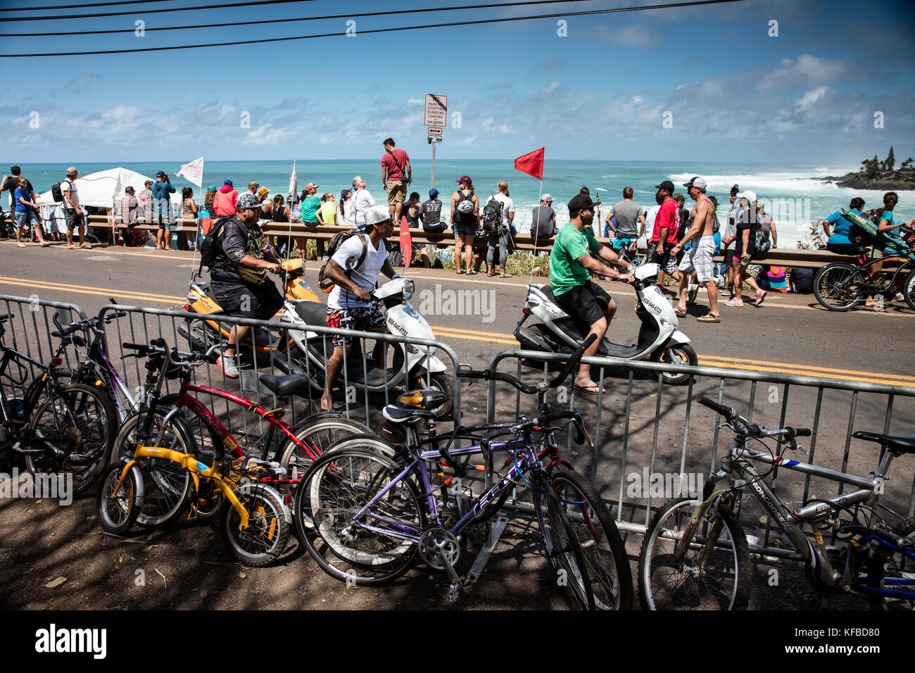 HAWAII, Oahu, North Shore, Eddie Aikau, 2016, spectators watching the ...