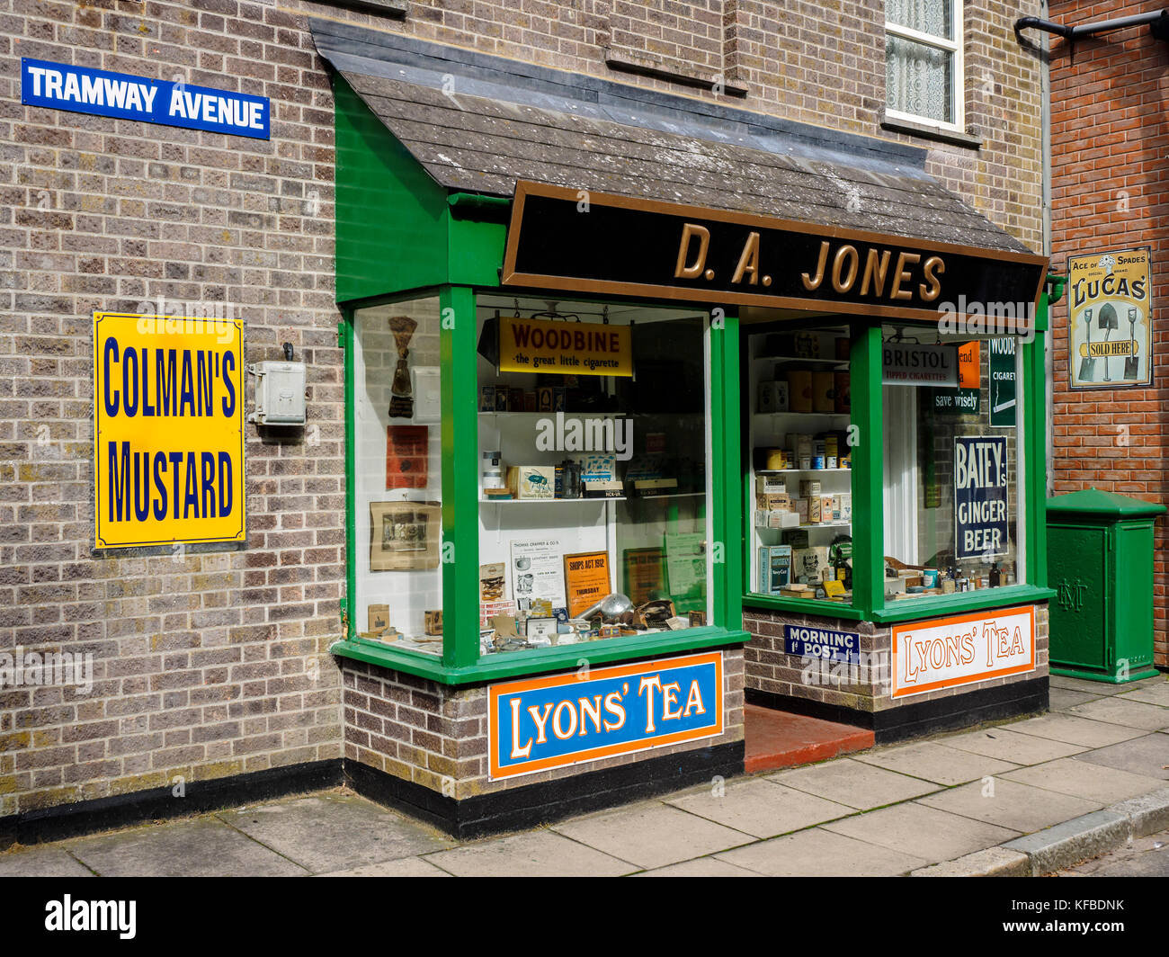 1950s shop hi-res stock photography and images - Alamy