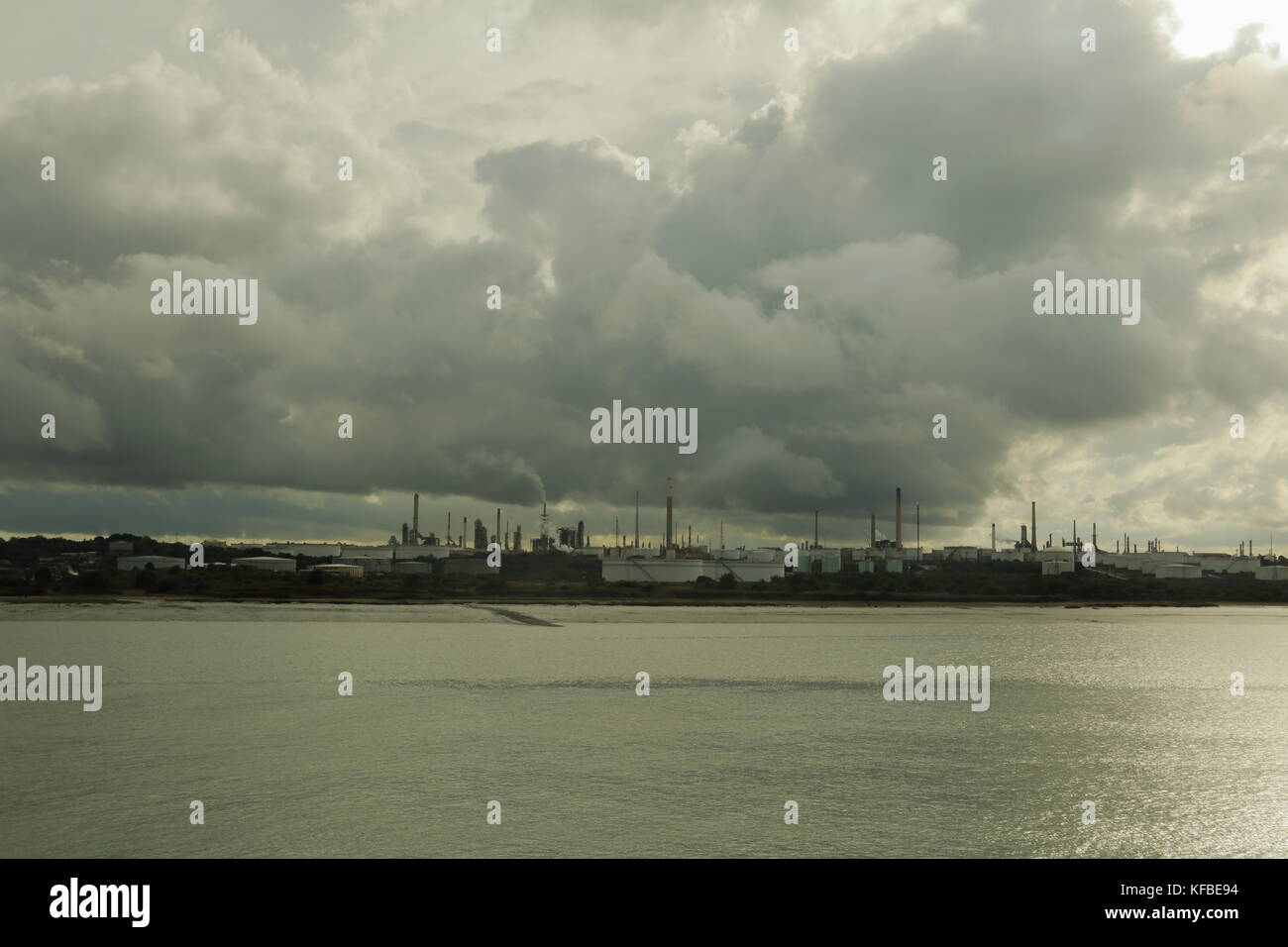 Fawley oil terminal hi-res stock photography and images - Alamy