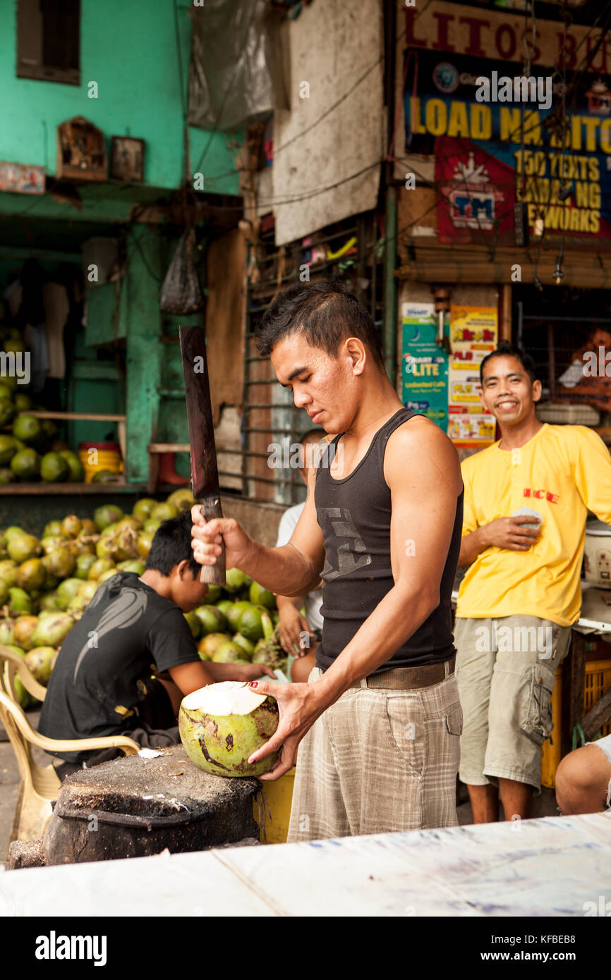 PHILIPPINES, Manila, Qulapo District, Quina Market Stock Photo - Alamy