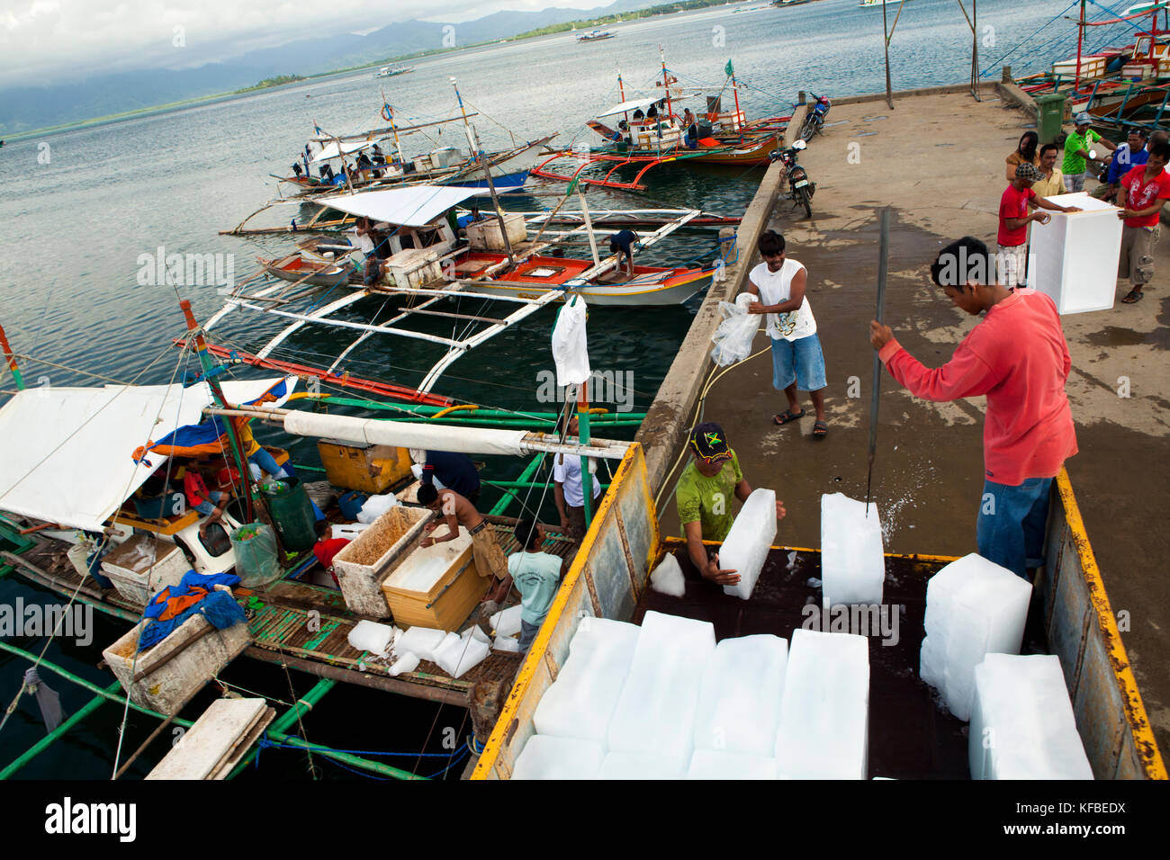 PHILIPPINES, Palawan, Puerto Princesa, Handline fishermen in the City ...