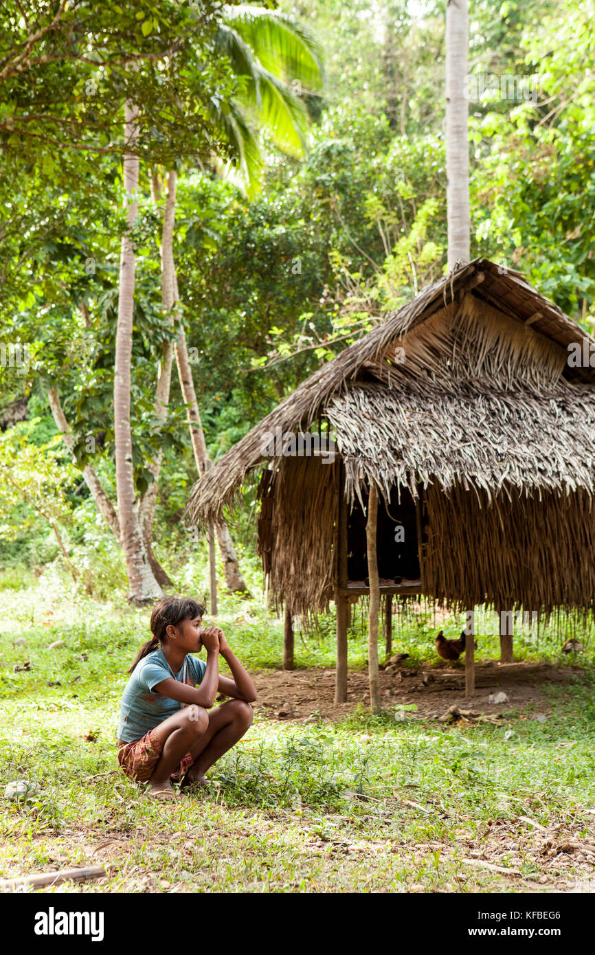 PHILIPPINES, Palawan, Barangay region, portrait of a young Batak woman ...