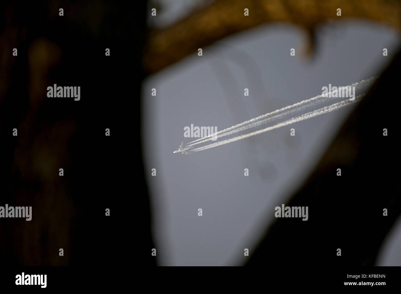 Trace of jet plane on the blue sky © Wojciech Strozyk / Alamy Stock ...