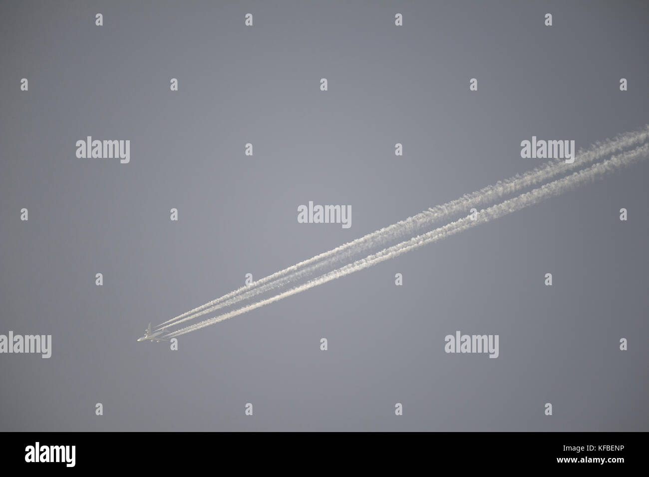 Trace of jet plane on the blue sky © Wojciech Strozyk / Alamy Stock ...