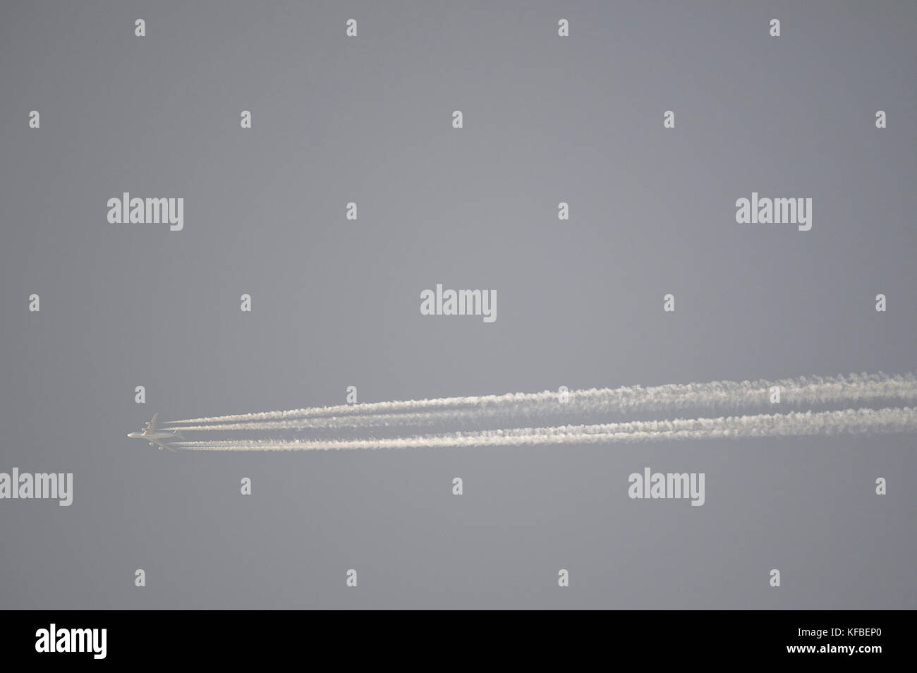 Trace of jet plane on the blue sky © Wojciech Strozyk / Alamy Stock ...