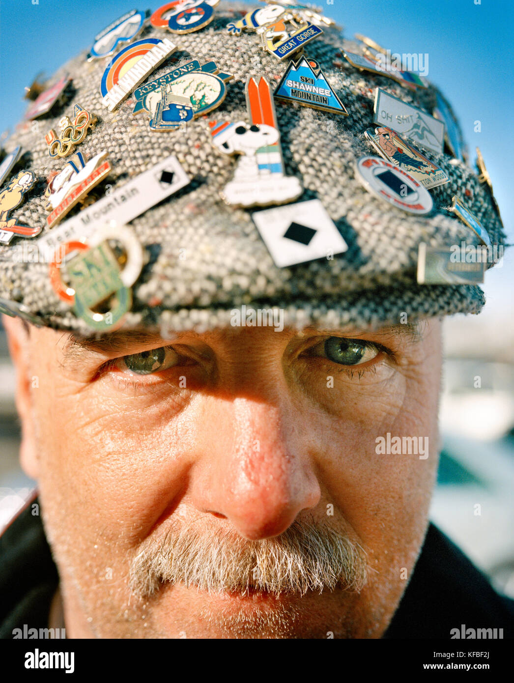 Man wearing pins hi-res stock photography and images - Alamy
