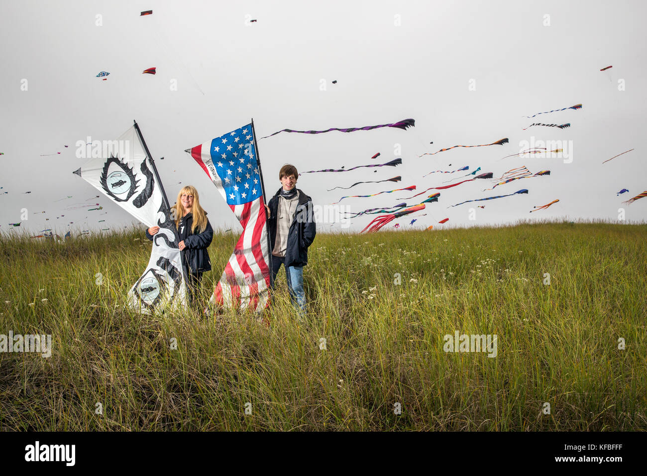 USA, Washington State, Long Beach Peninsula, portrait of kite flyers ...