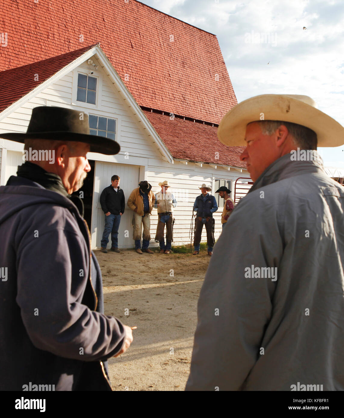 Cowboys talking hi-res stock photography and images - Alamy