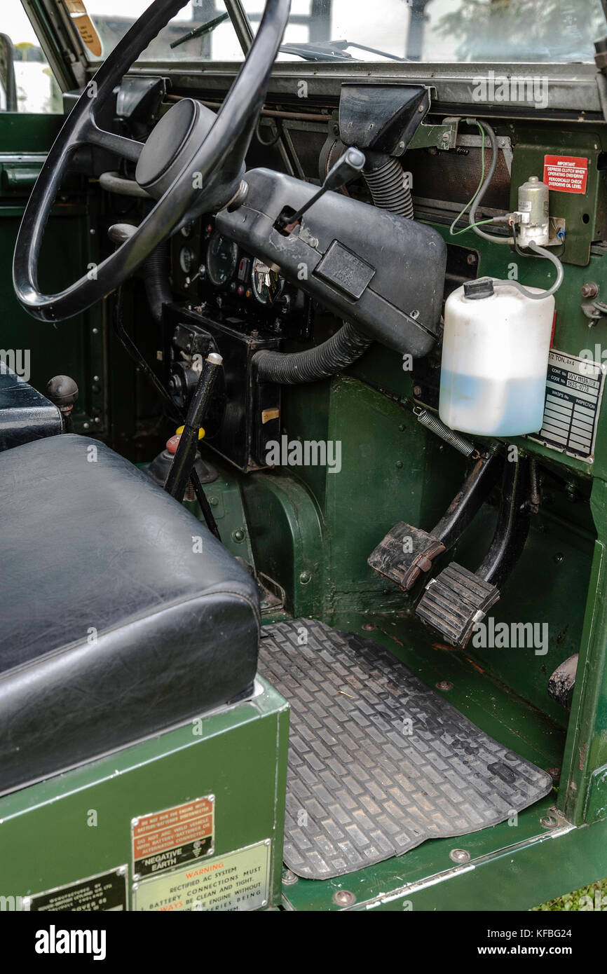 British army land rover hi-res stock photography and images - Alamy