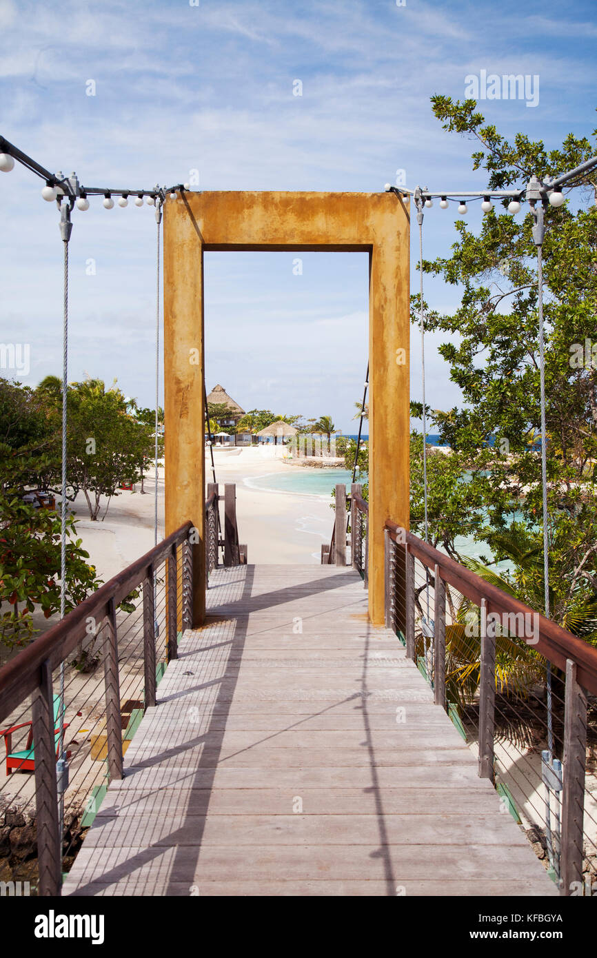 Beach beaches bridge bridges hi-res stock photography and images - Alamy