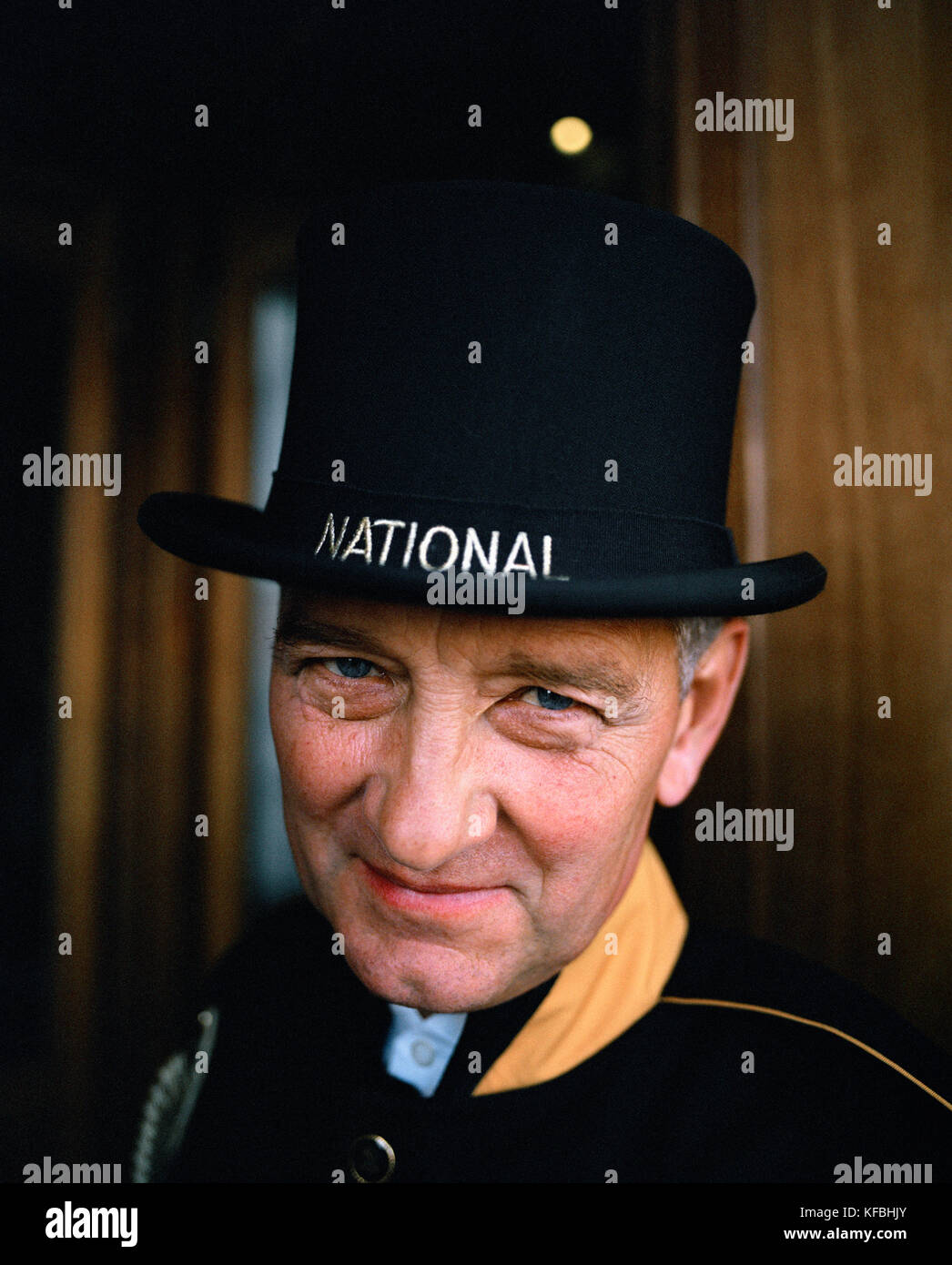 Bell hop hi-res stock photography and images - Alamy