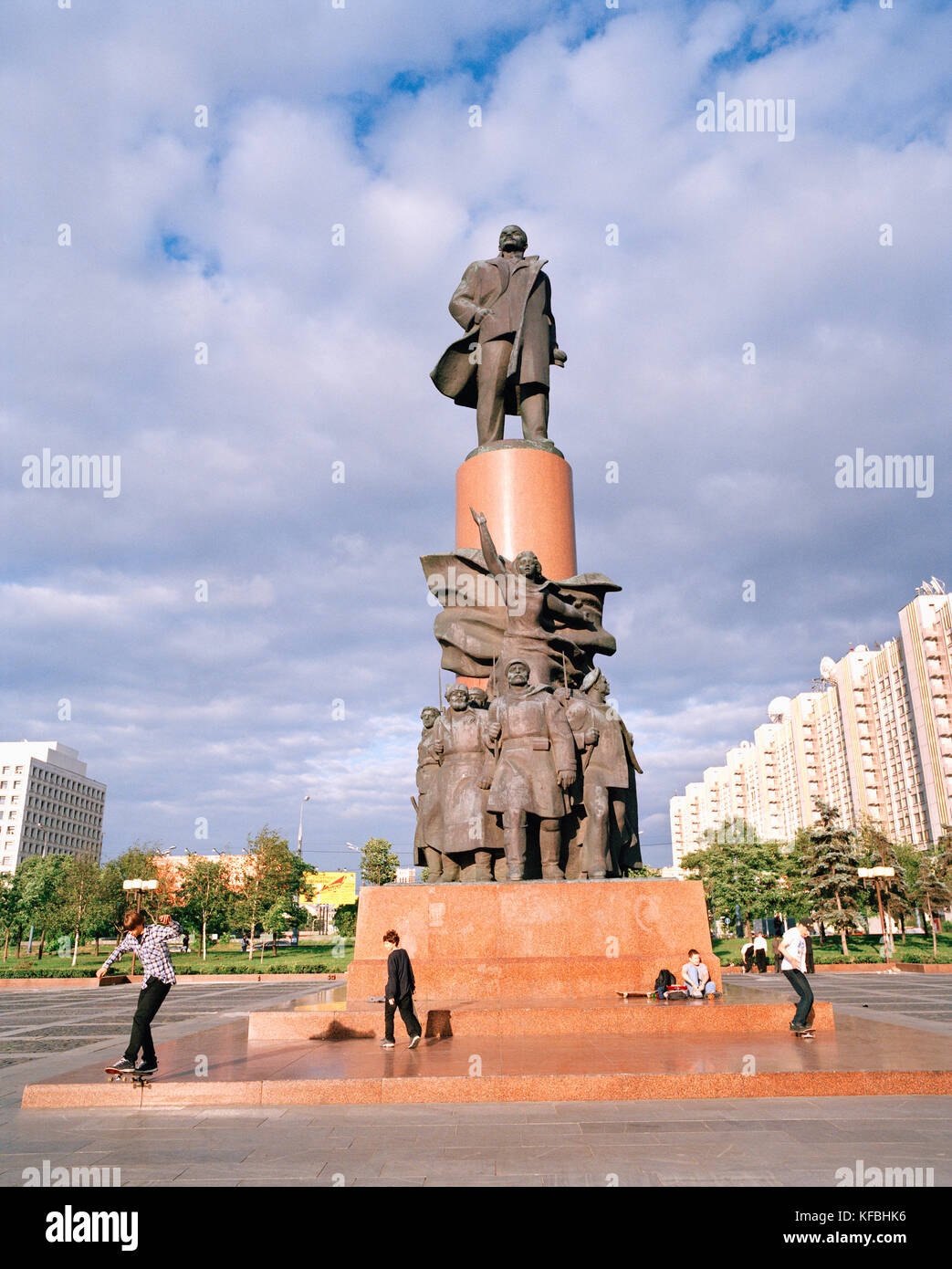 RUSSIA, Moscow, lenin monument at kaluzhskaya square Stock Photo - Alamy