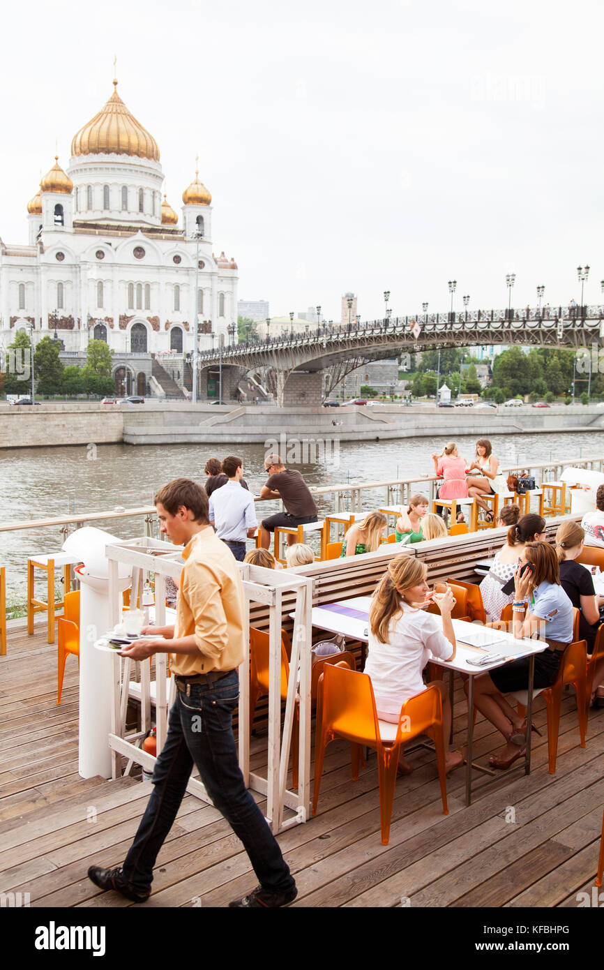 Lunch crowd hi-res stock photography and images - Alamy