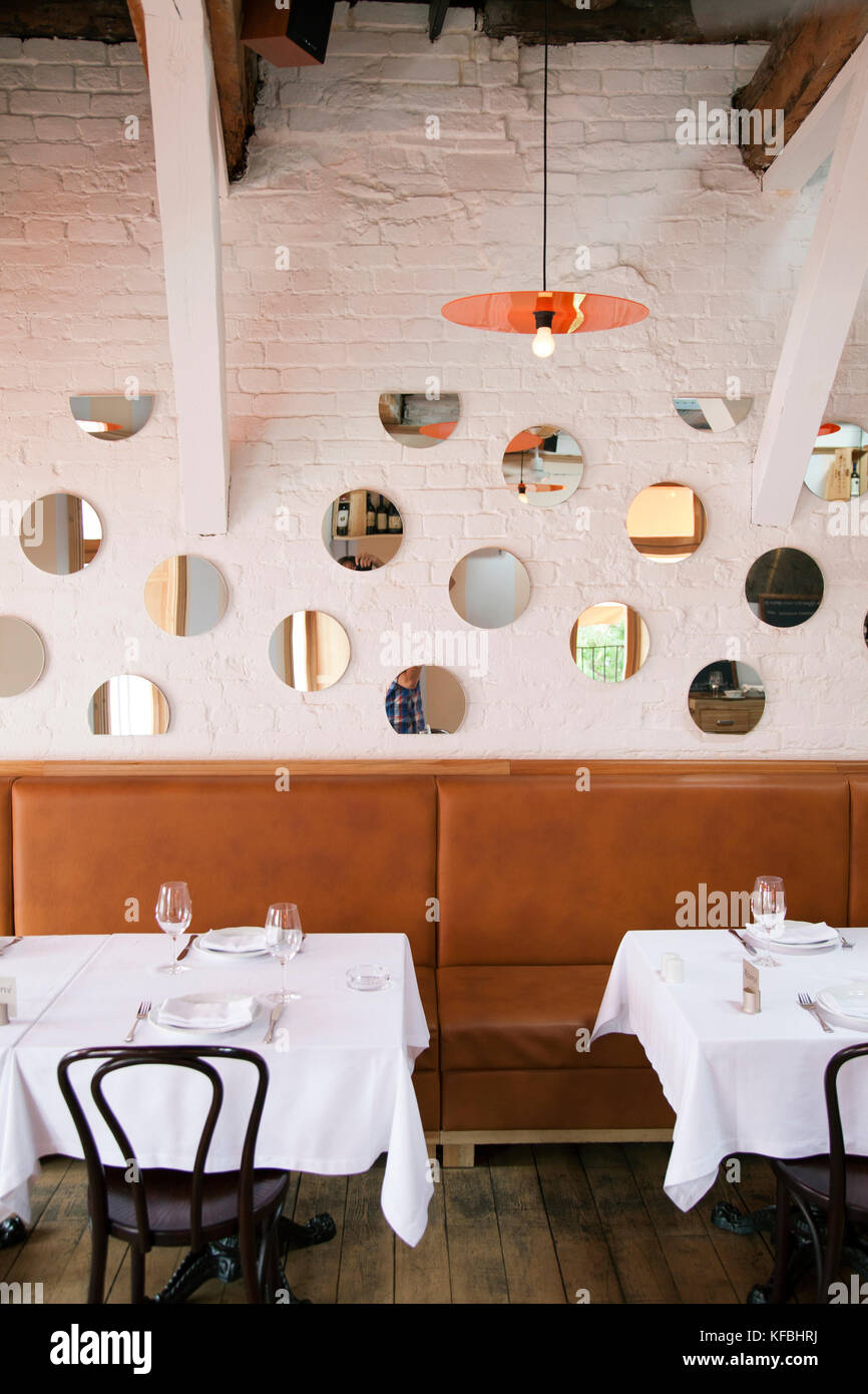 RUSSIA, Moscow. Tables at Bontempi Restaurant Stock Photo - Alamy