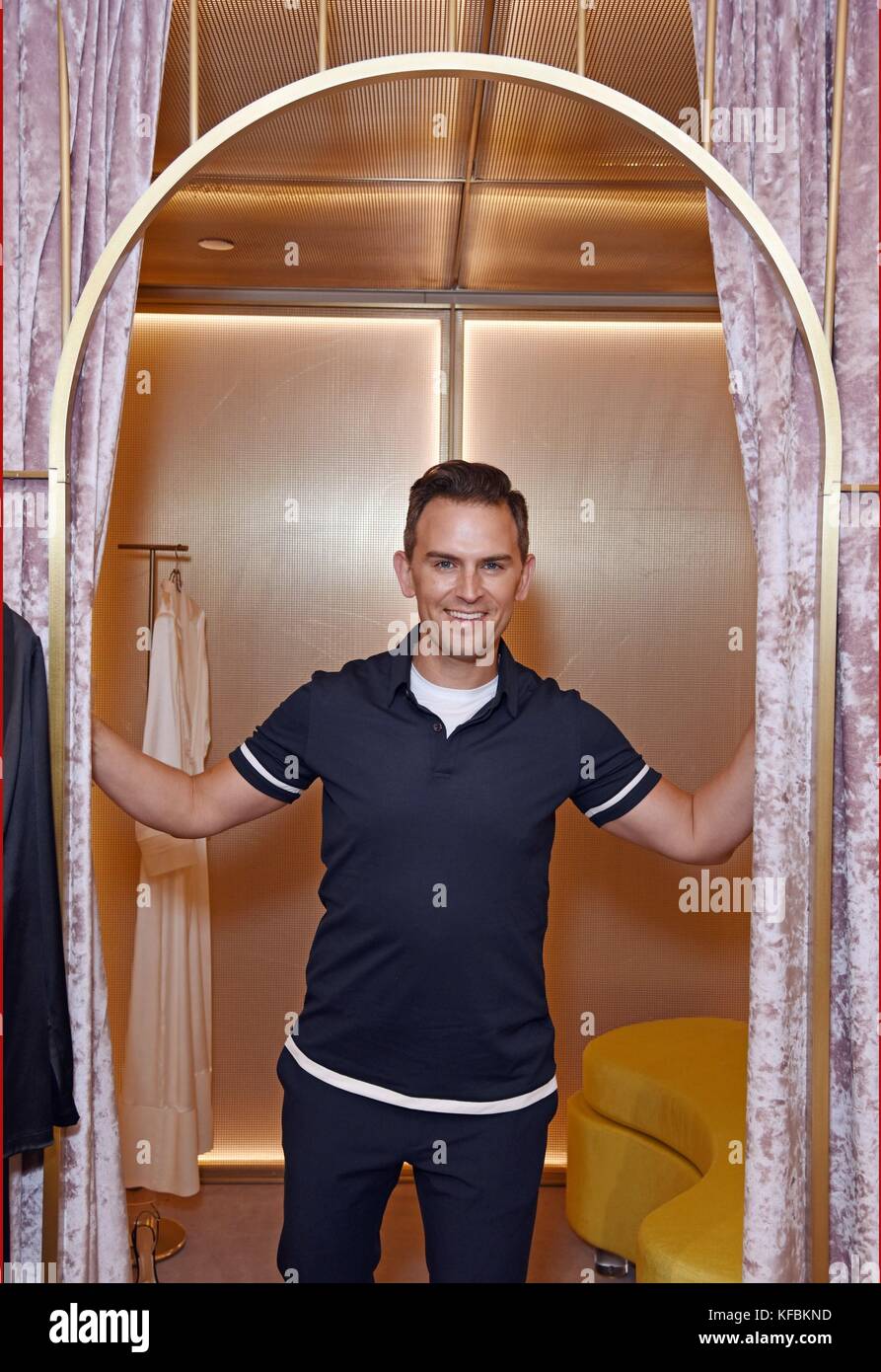 New York, NY, USA. 26th Oct, 2017. Daniel Reichard, wearing La Perla at ...