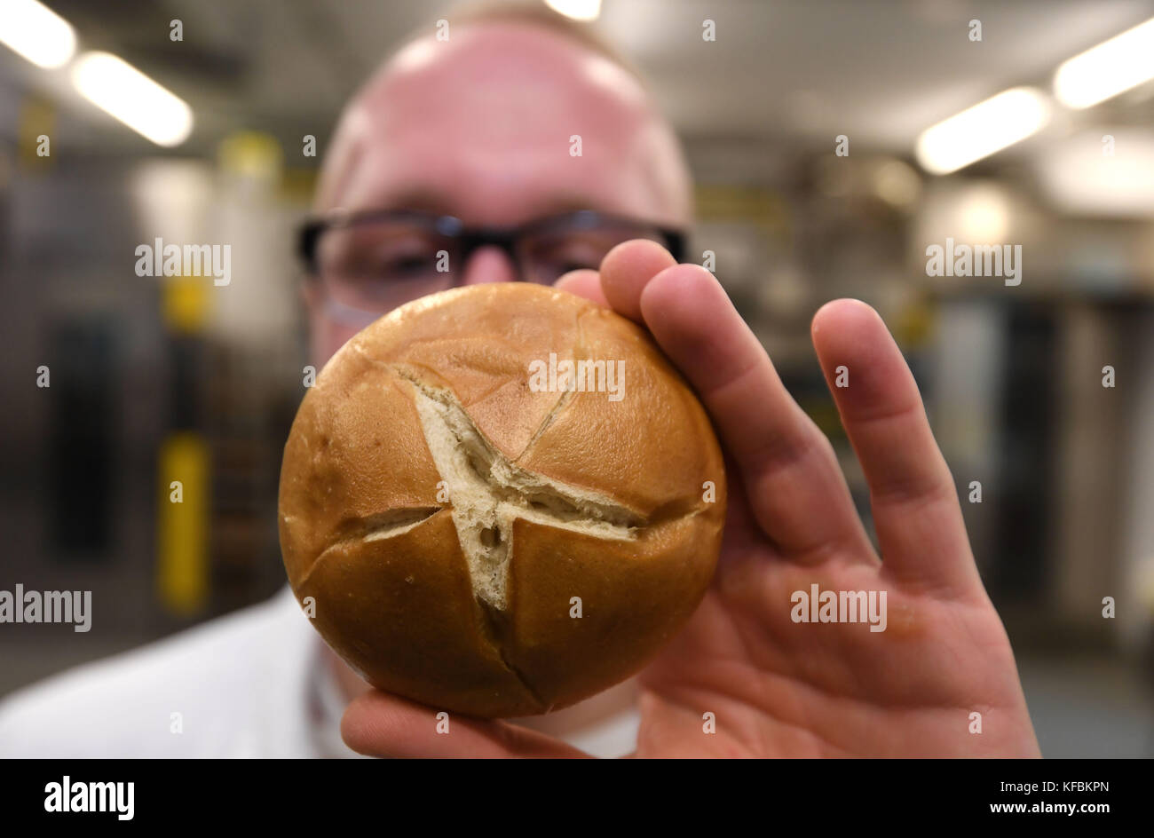 Bremerhaven, Germany. 27th Sep, 2017. Food expert Malte Gerken with ...