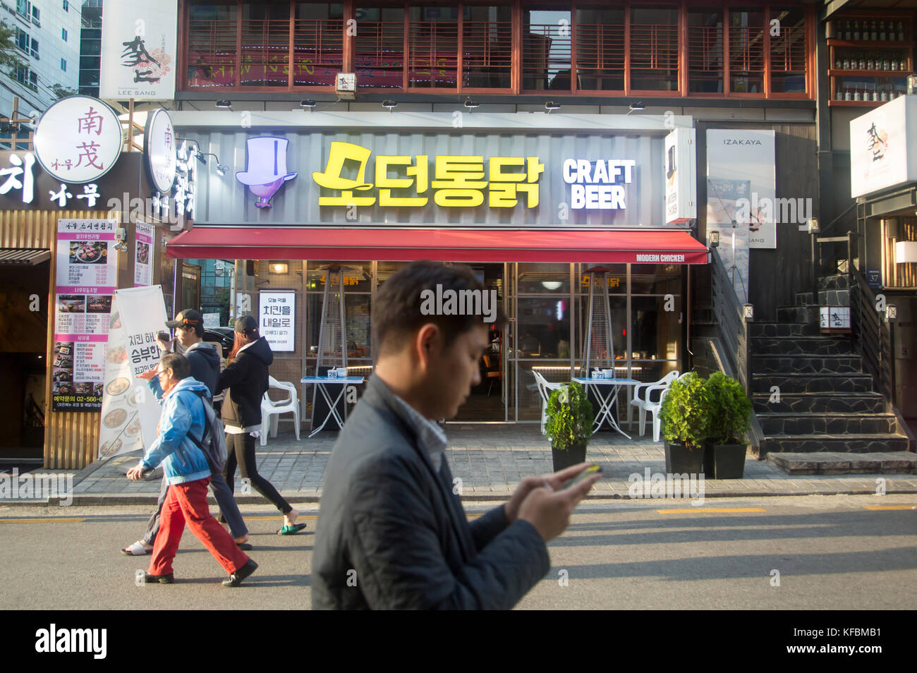 Franchisee for modern chicken hi-res stock photography and images - Alamy