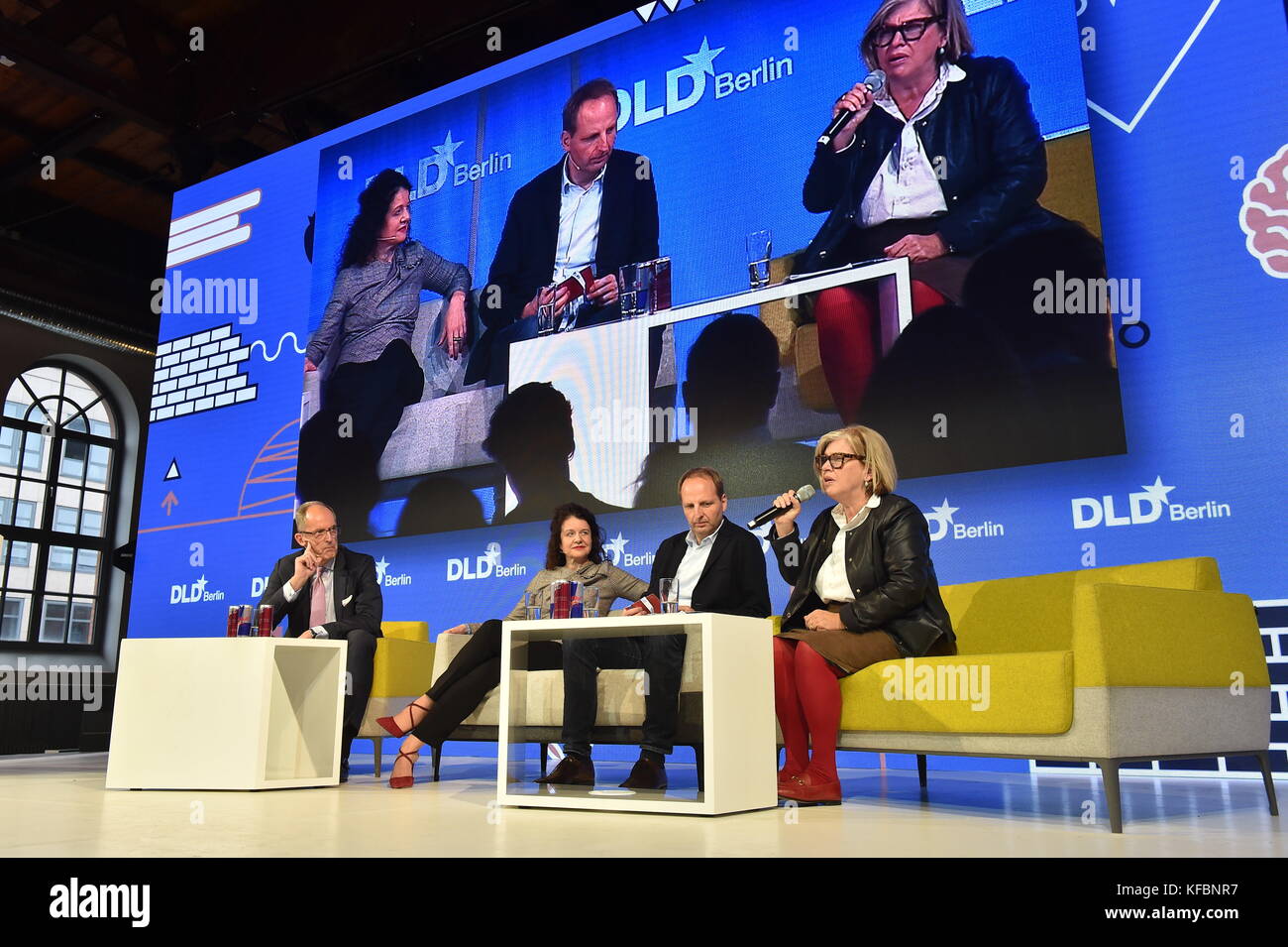 BERLIN/GERMANY - OCTOBER 26: (r-l) Steffi Czerny (DLD Media) in ...