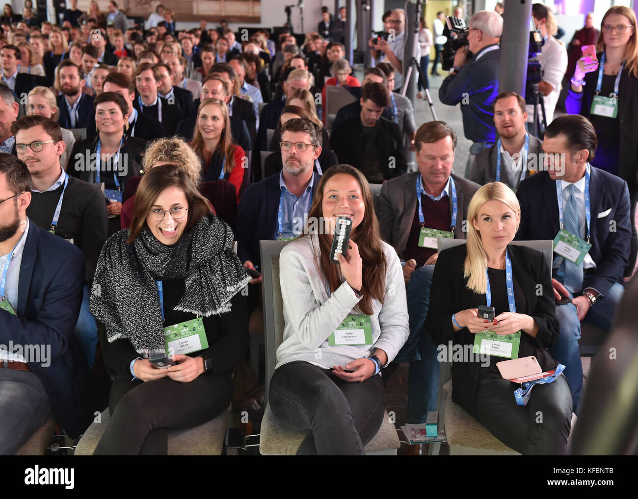 BERLIN/GERMANY - OCTOBER 26: The Audience vote for their favorite Start ...