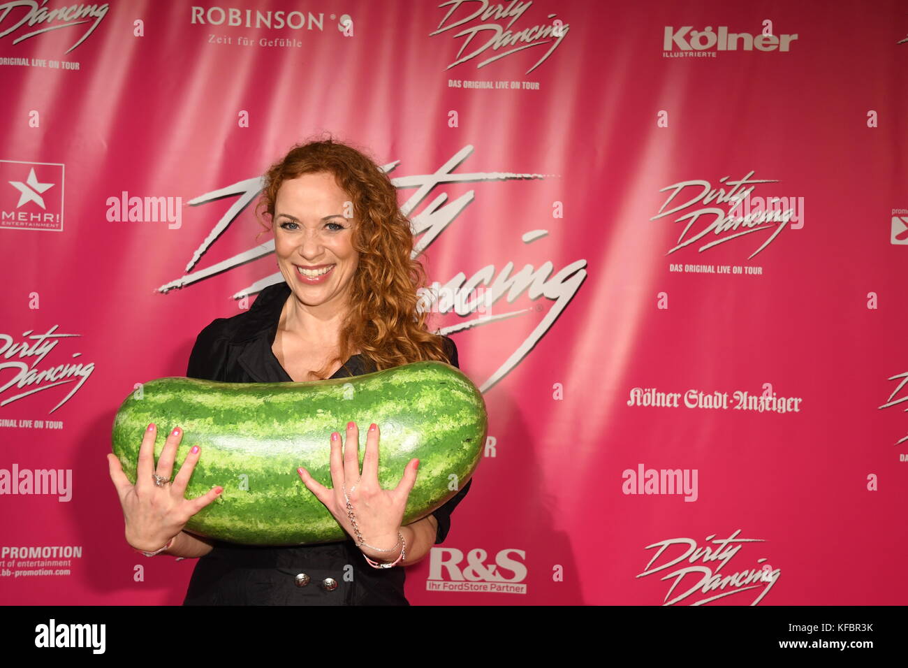 Cologne, Germany. 26th Oct, 2017. Actress Madlen Kaniuth arrives at the ...