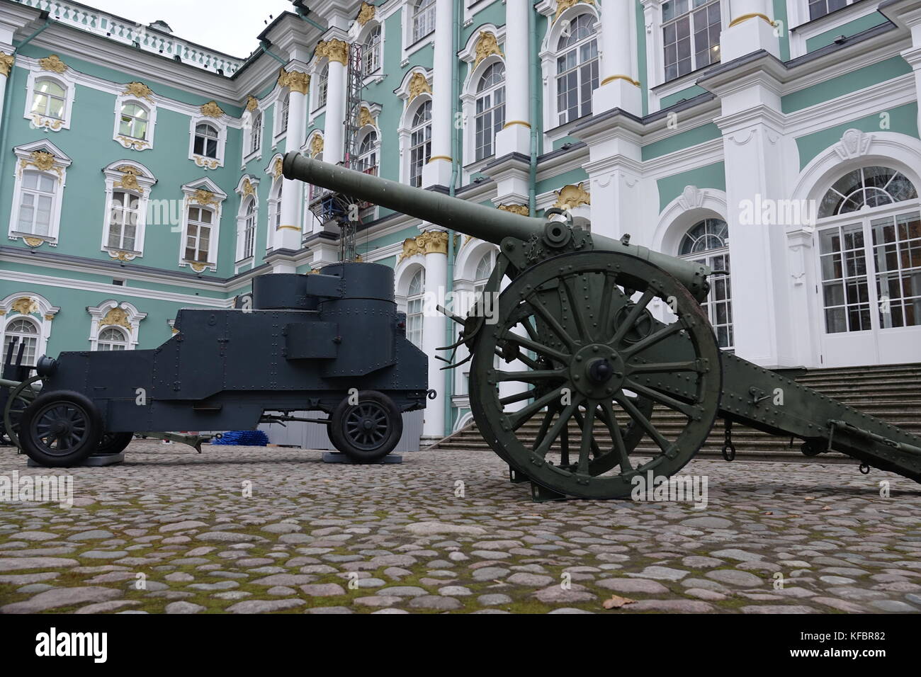 A historic armoured car and a cannon can be seen at the Winter Palace ...