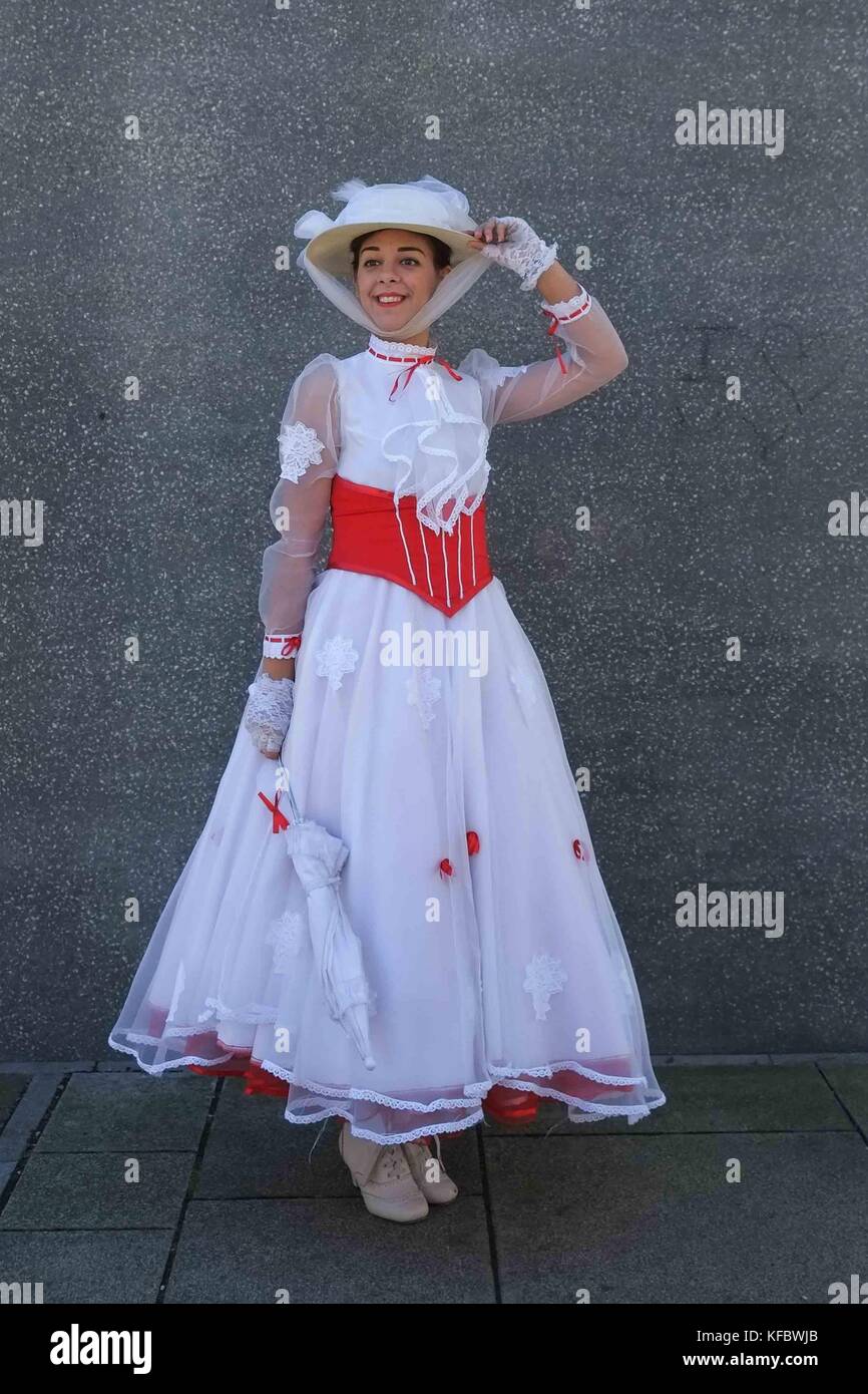 London, UK 27th Oct 2017. Comic Con fans arrive for the first day of ...